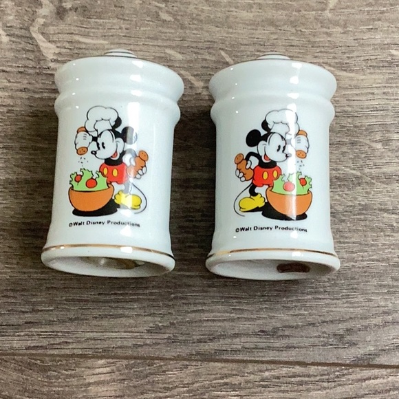Disney | Dining | Vintage Mickey Mouse Salt And Pepper Shakers ...